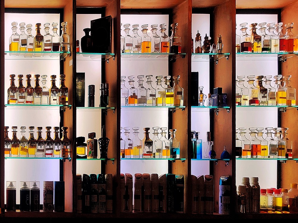 Best perfume sample site: your guide to discovering the perfect scent